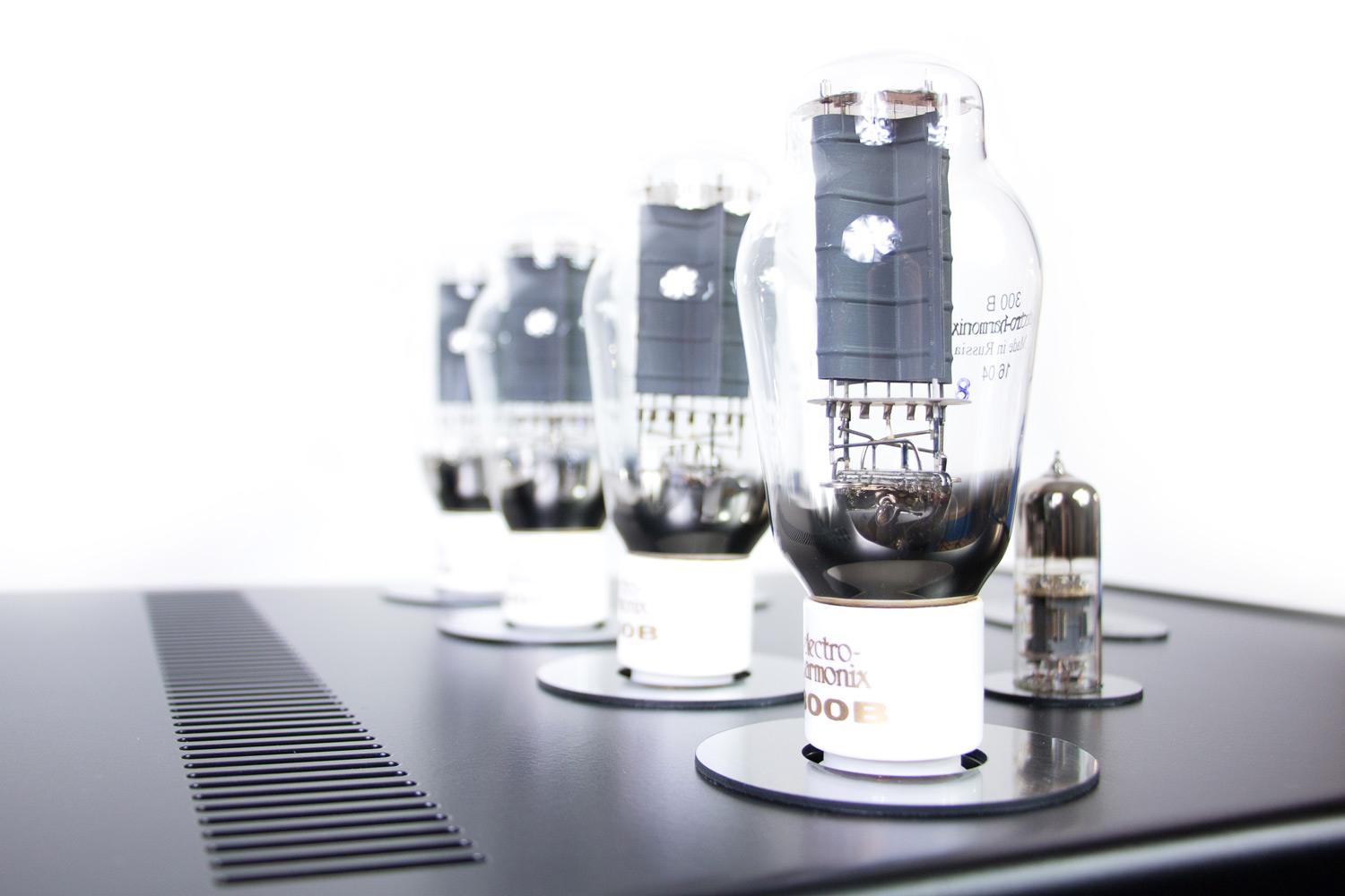 Silverbird Dual Mono – Integrated Tube Amplifier - White Bird Amplification